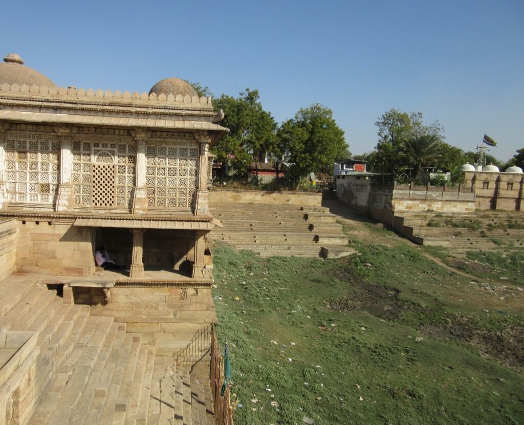 Sustaining water heritage in a rapidly urbanising India: the case of ...